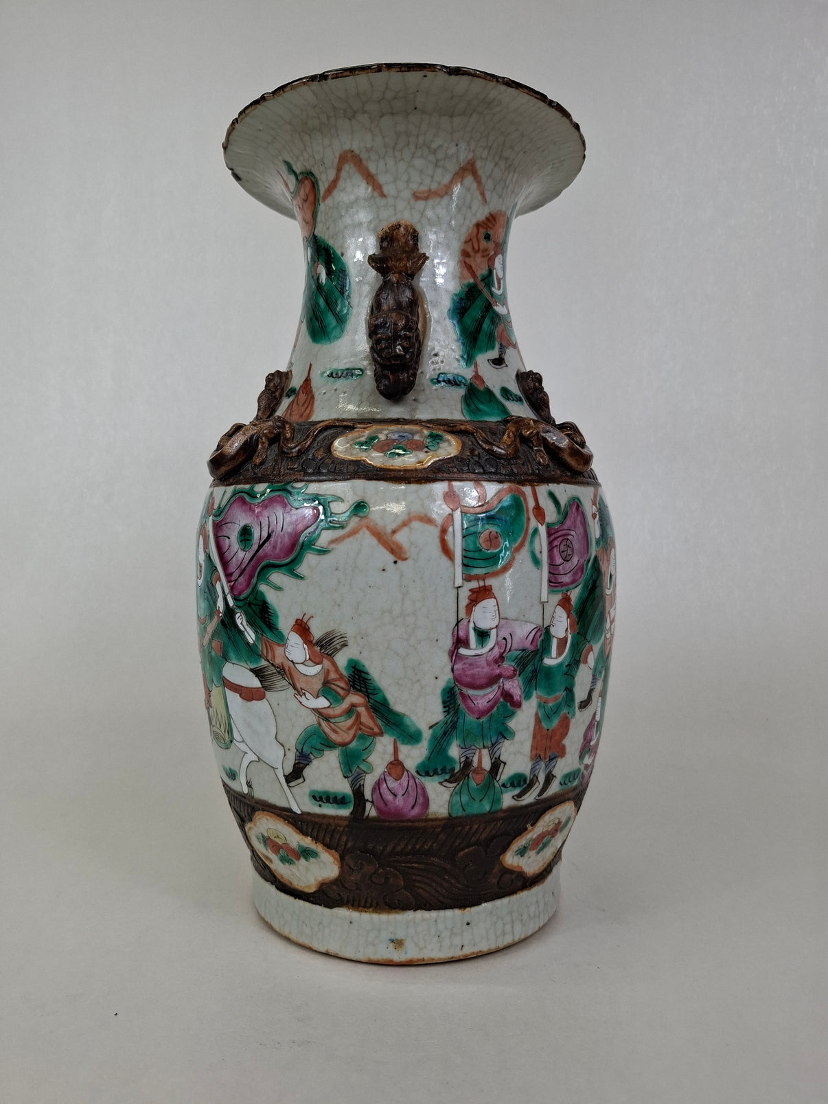 Antique Chinese Nanking vase decorated with warrior scenes // Qing Dyn ...